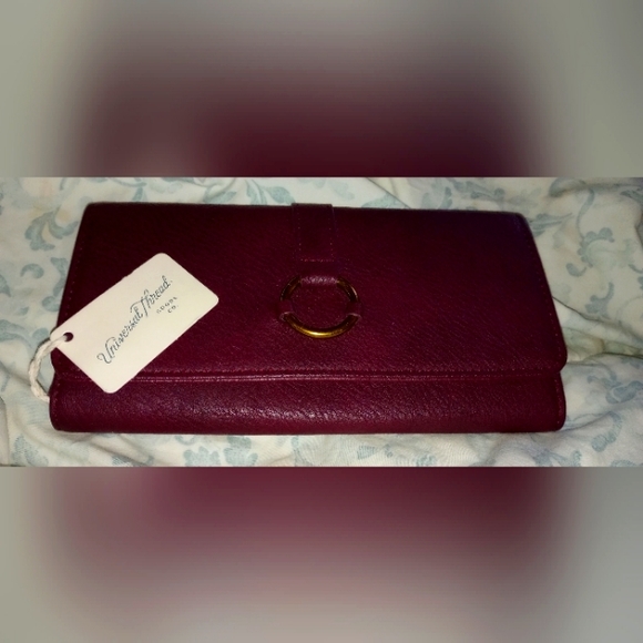 Universal Thread | Bags | Nwt Universal Thread Burgundy Trifold Wallet ...